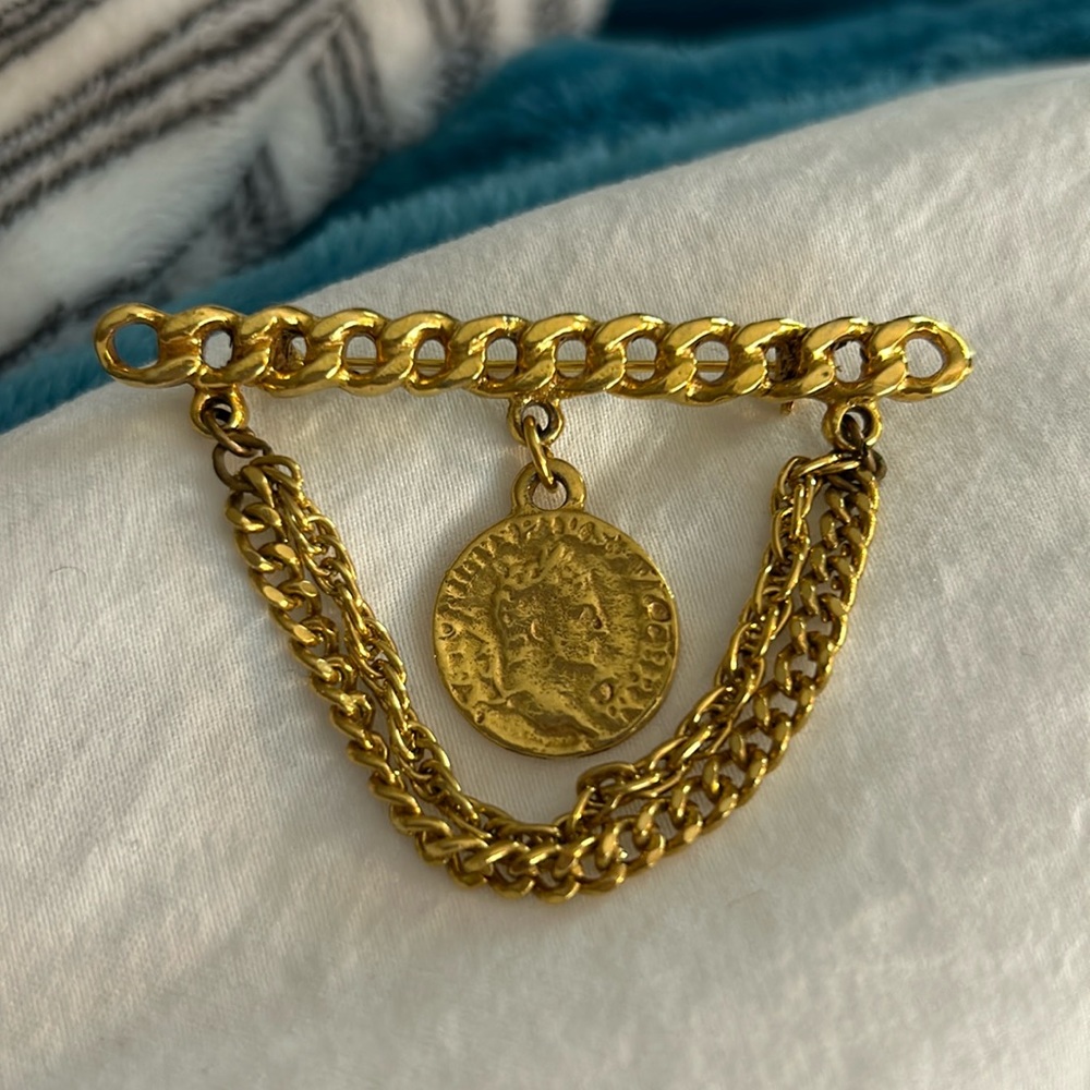 Vintage Coin Gold Tone Brooch Pin - Gem